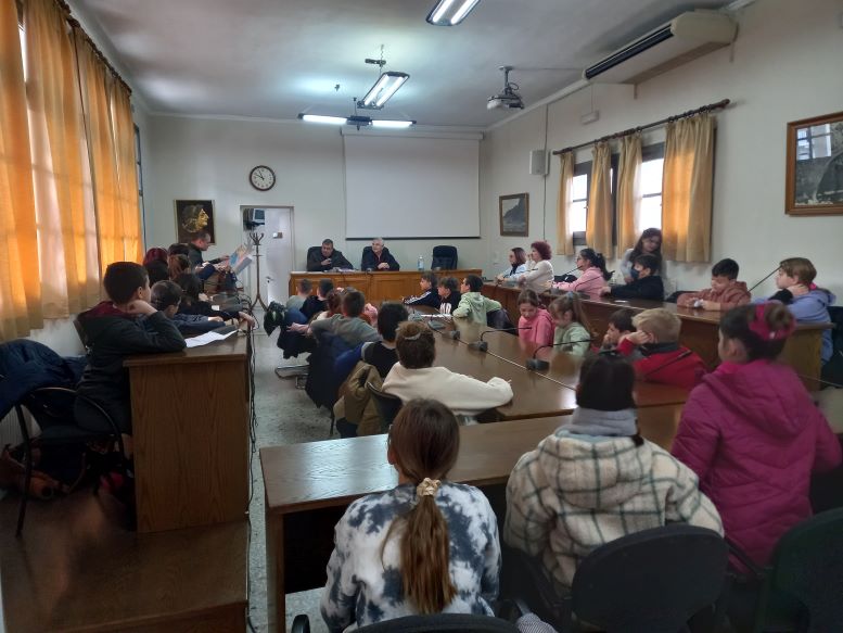 Ενημερωτική επίσκεψη στον Δήμαρχο Πύλης, από μαθητές του Δημ. Σχολείου ...