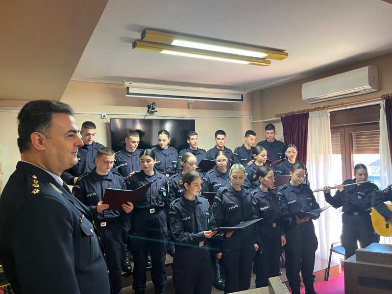 Τα Κάλαντα στον Θ. Στάθη, από τους δόκιμους της Σχολής Αστυφυλάκων ...